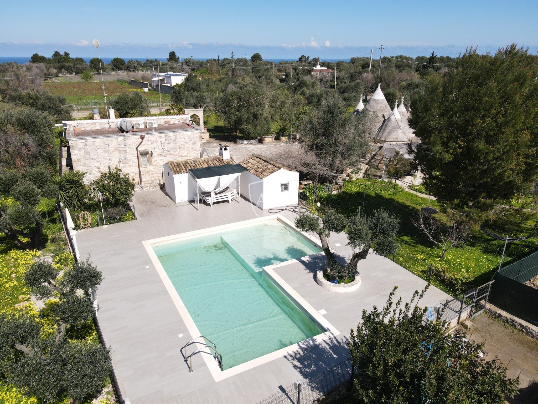 Splendid villa with swimming pool and characteristic trulli in ...
