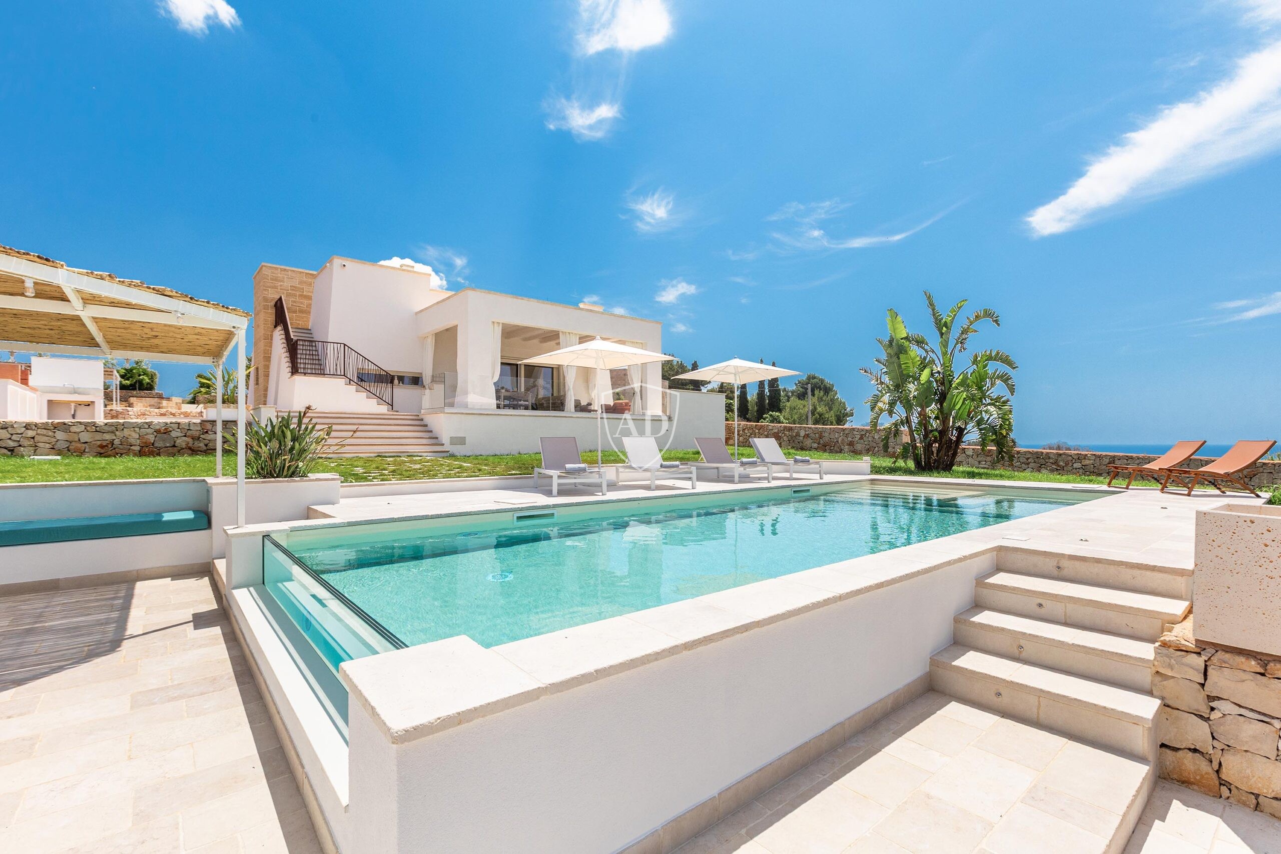 Prestigious Sea View Villa with Pool, on the Hill - Apulia Deluxe